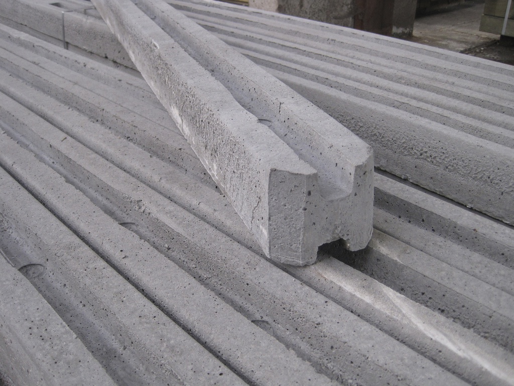 Poteau béton 105x105mm - 2,75m | Mathias bois